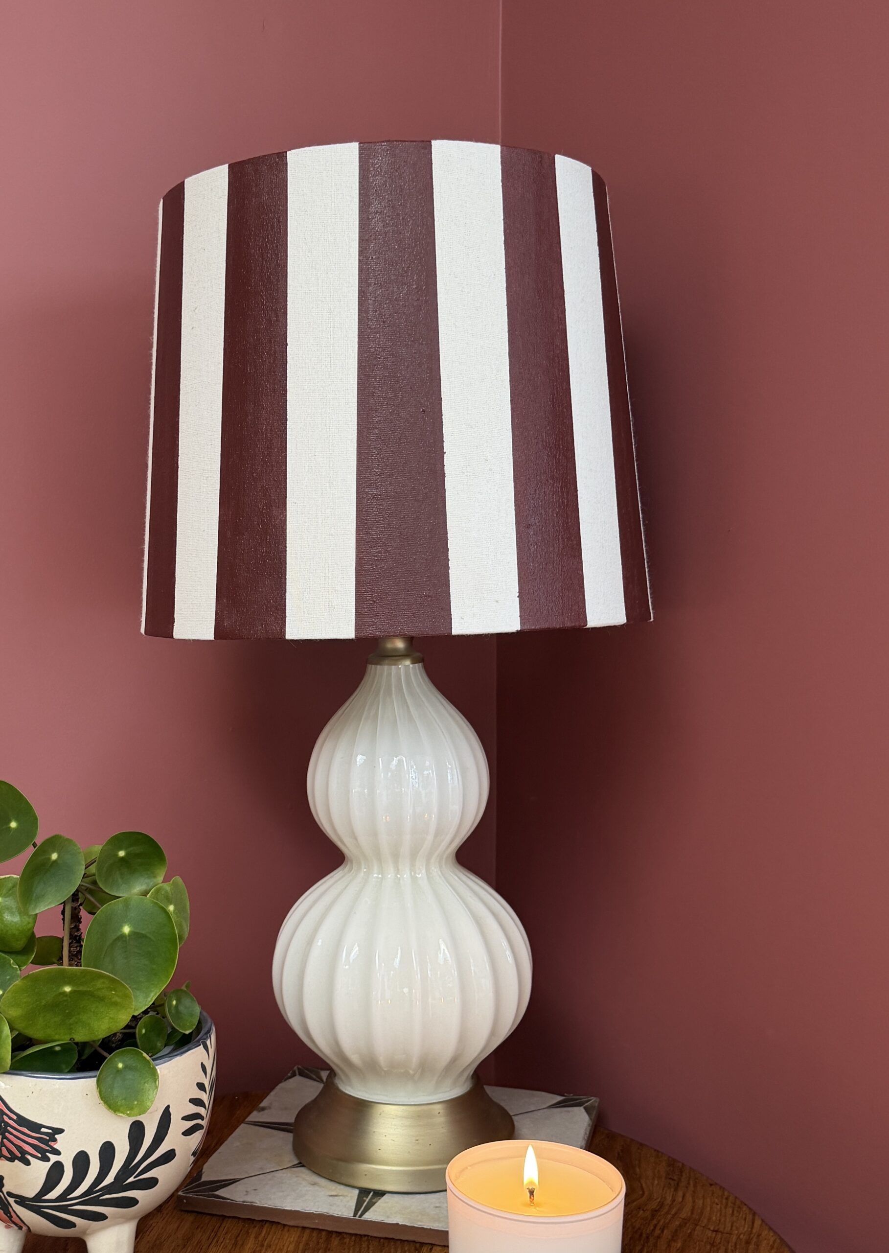 How to upcycle an old lamp using tape and paint - From Evija with Love